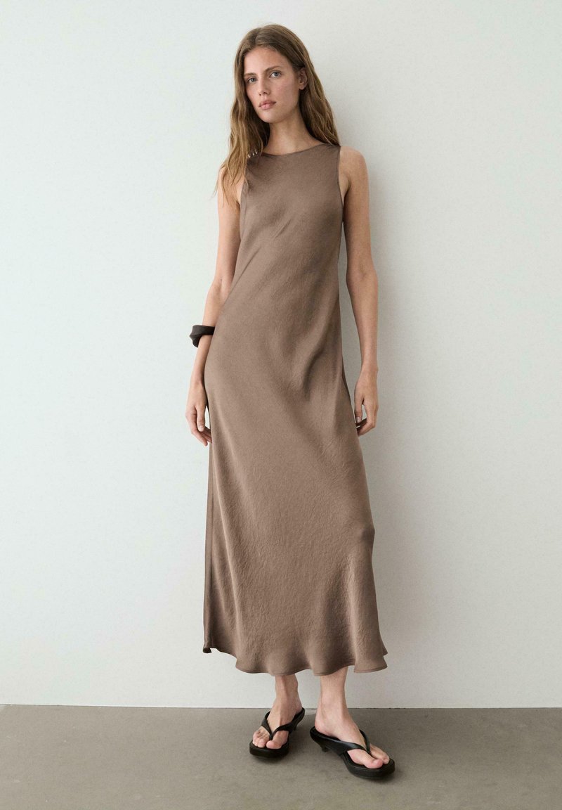 Massimo Dutti Maxikleid - light brown/hellbraun - Zalando.ch