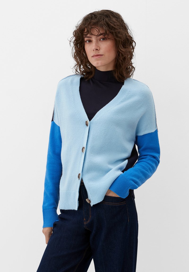 s.Oliver IN COLOUR BLOCKING-OPTIK - Strickjacke - hellblau/dunkelblau ...
