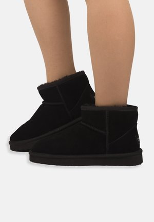 LÄST ANGIE CHELSEA - Saappaat - dark brown/viininpunainen - Zalando.fi