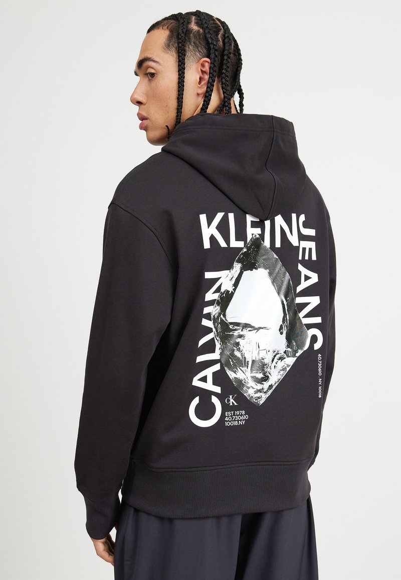 Calvin Klein Jeans STACKED MODERN METALS HOODIE - Sweatshirt - black ...