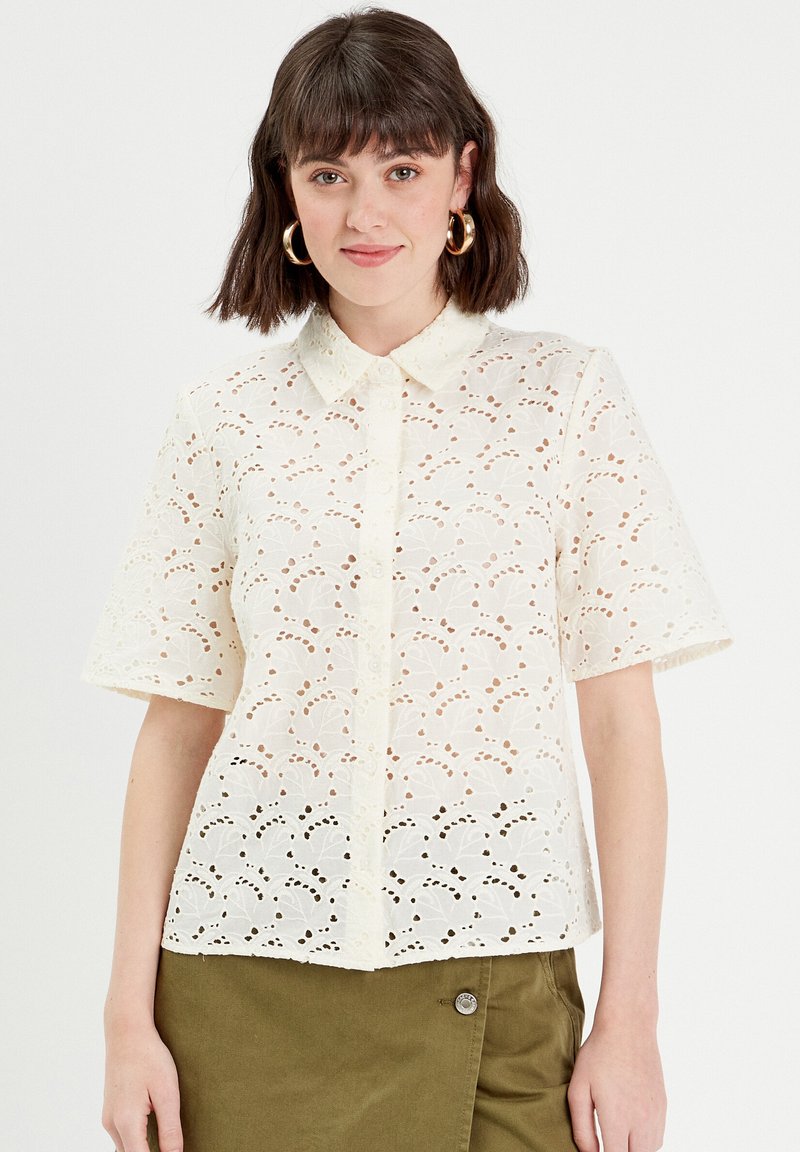 Cache Cache MIT ENGLISCHER STICKEREI - Camisa - ecru/crema - Zalando.es