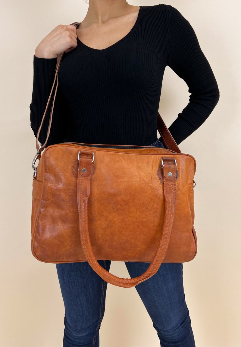Gusti Leder Handbag - brown - Zalando.ie