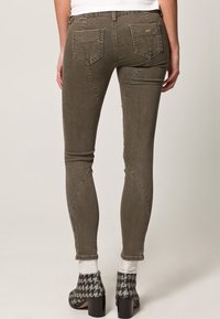 Miss Sixty Slim fit jeans - olive/olijfgroen - (Pre-owned) - Zalando.nl