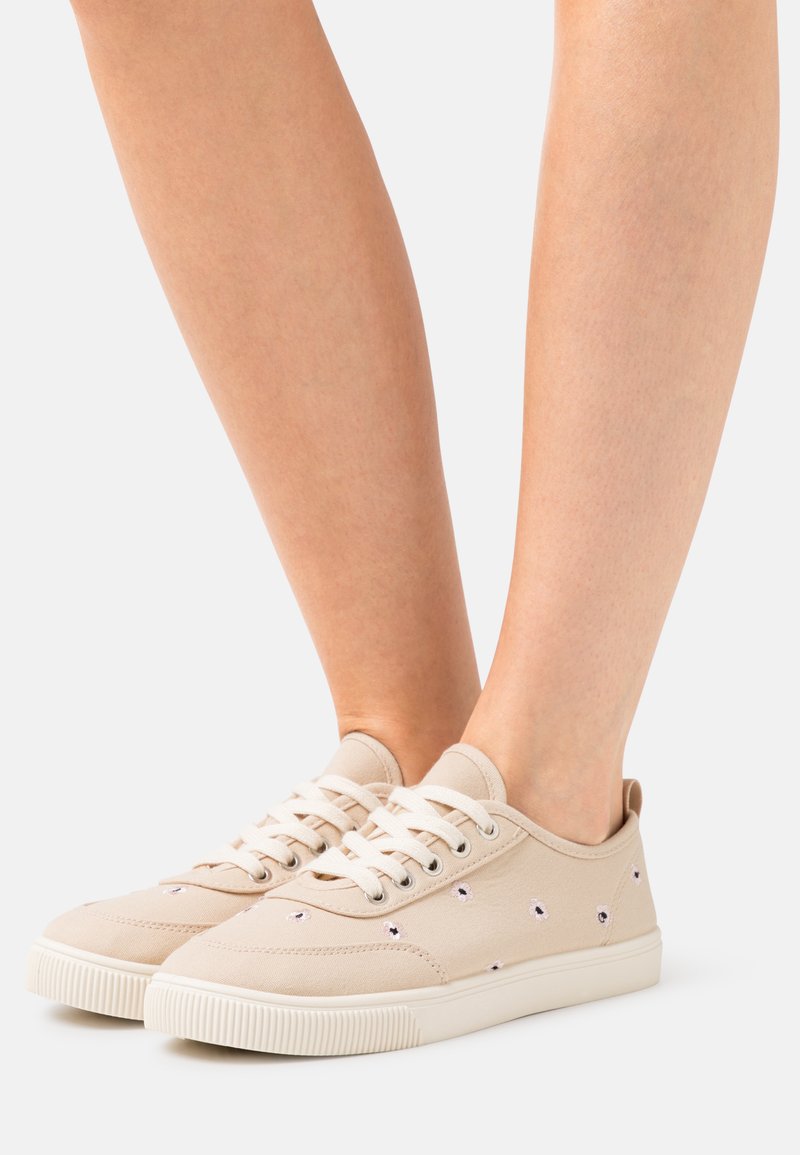 Rubi Shoes by Cotton On CARA LACE UP - Trainers - white/beige - Zalando ...