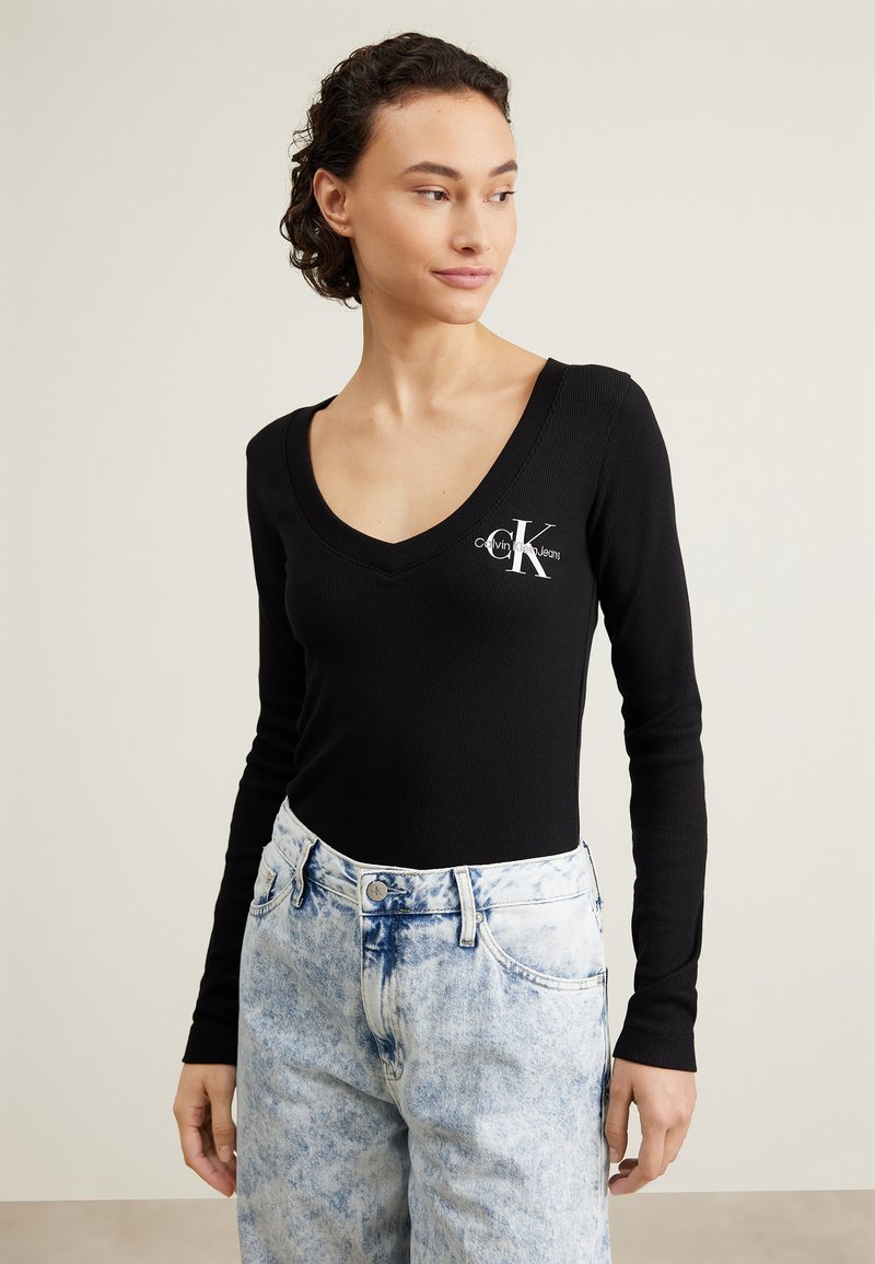 Calvin Klein Jeans V-NECK MONOLOGO LONG SLEEVE - Maglietta a manica lunga - black/nero - Zalando.it