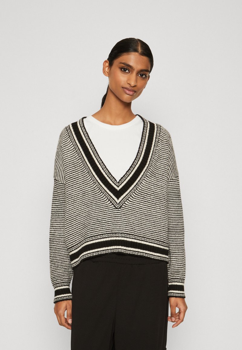 ONLY Petite ONLHEIDI V NECK - Pullover - cloud dancer/black/écru - ZALANDO.FR