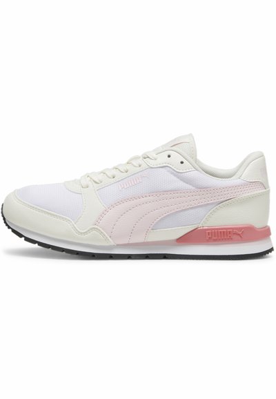Puma ST RUNNER V3 - Sneaker low - white/frosty pink/future pink/weiß ...
