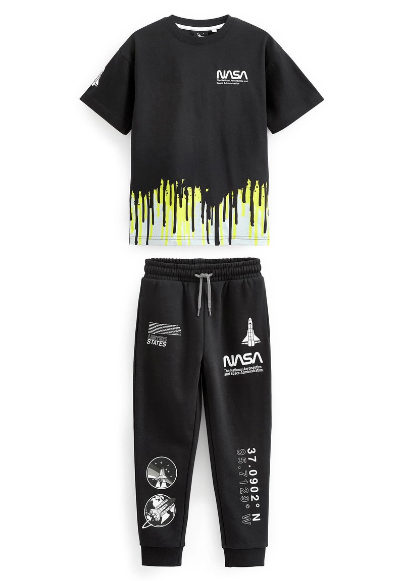 Next T-SHIRT AND JOGGERS SET - Jogginghose - nasa black white drip ...
