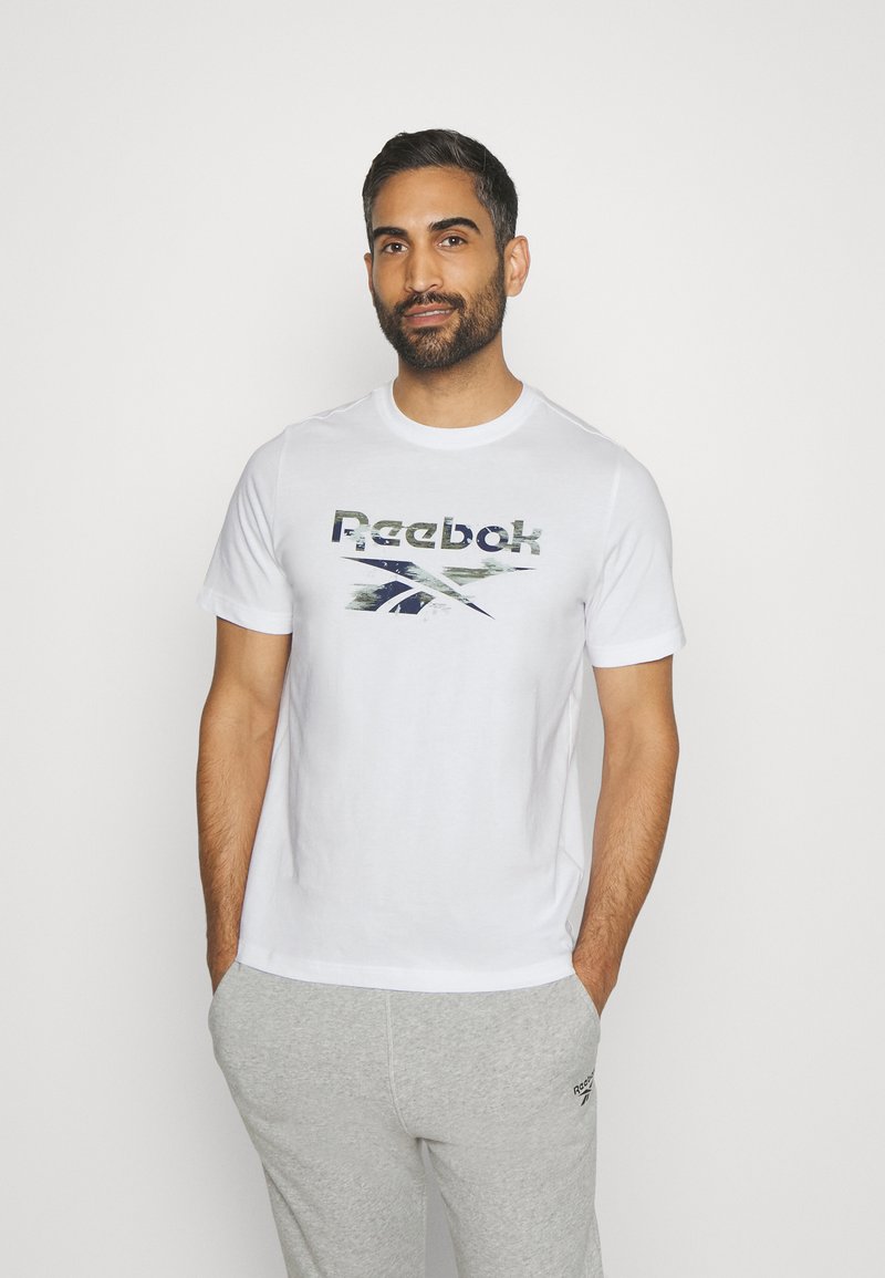 Reebok MODERN - Print T-shirt - white - Zalando.ie