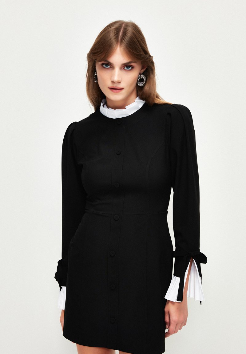 adL EMBRANDERED COLLOR - Blousejurk - black/zwart - Zalando.nl