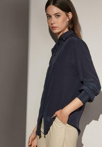 Falconeri BLOUSE WITH COLLAR - Chemisier - blau navy blue/bleu roi ...