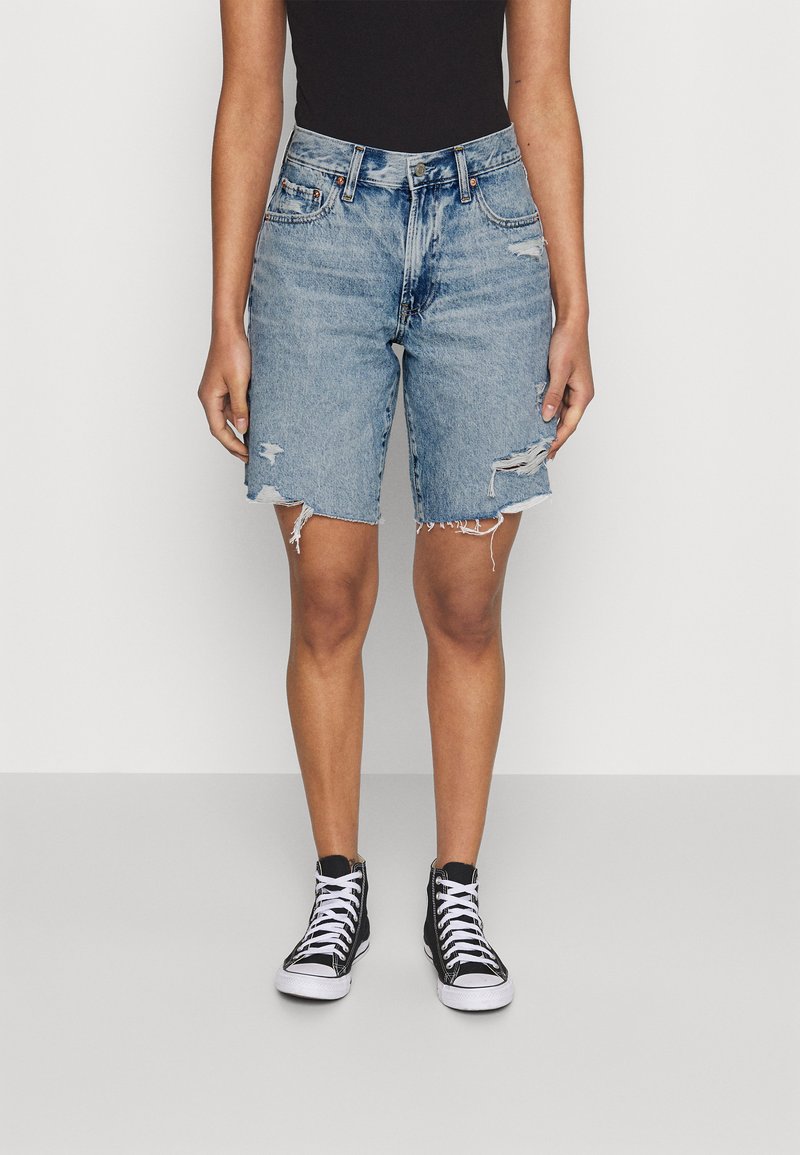 Gap Tall HOT LOOSE BERMUDA - Short en jean - light indigo destroy/denim ...