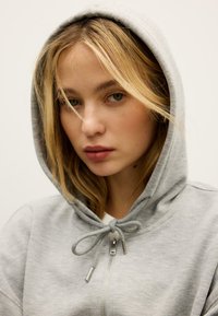 Stradivarius SOFT TOUCH HOODED - Sweater met rits - light grey ...