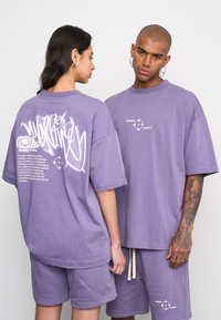 Multiply Apparel TARGET - Camiseta estampada - cadet/morado - Zalando.es