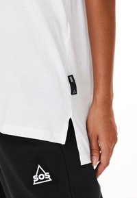 SOS T-Shirt basic - wit/weiß - Zalando.at