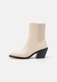 Coach PRESTYN BOOTIE - Cowboy/biker ankle boot - chalk/off-white - Zalando