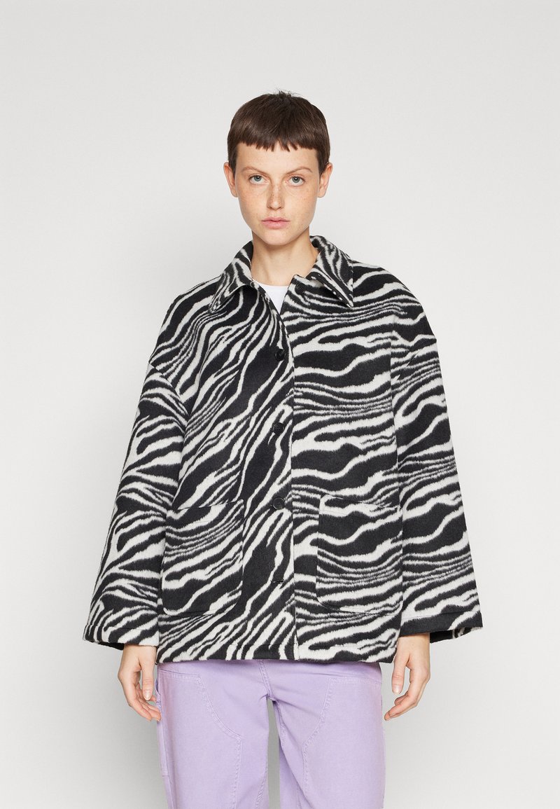 Vero Moda VMZEBRA JACKET - Chaqueta fina - black/bright white/negro ...