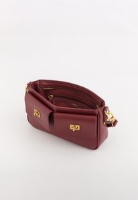 Carpisa LEOBEN - Sac à main - cherry red/framboise - ZALANDO.FR