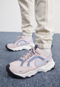 Nike Sportswear TC 7900 - Sneakers basse - platinum violet/football ...