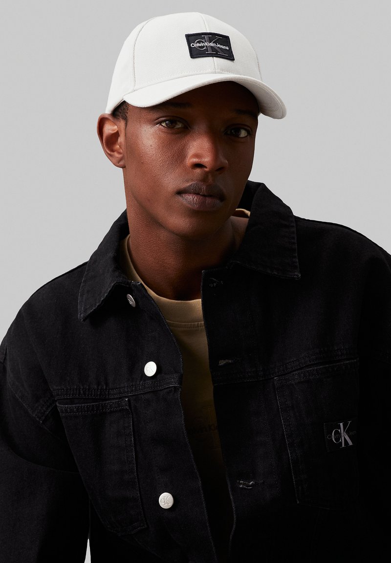 Calvin Klein Jeans Cap - eggshell/offwhite - Zalando.de