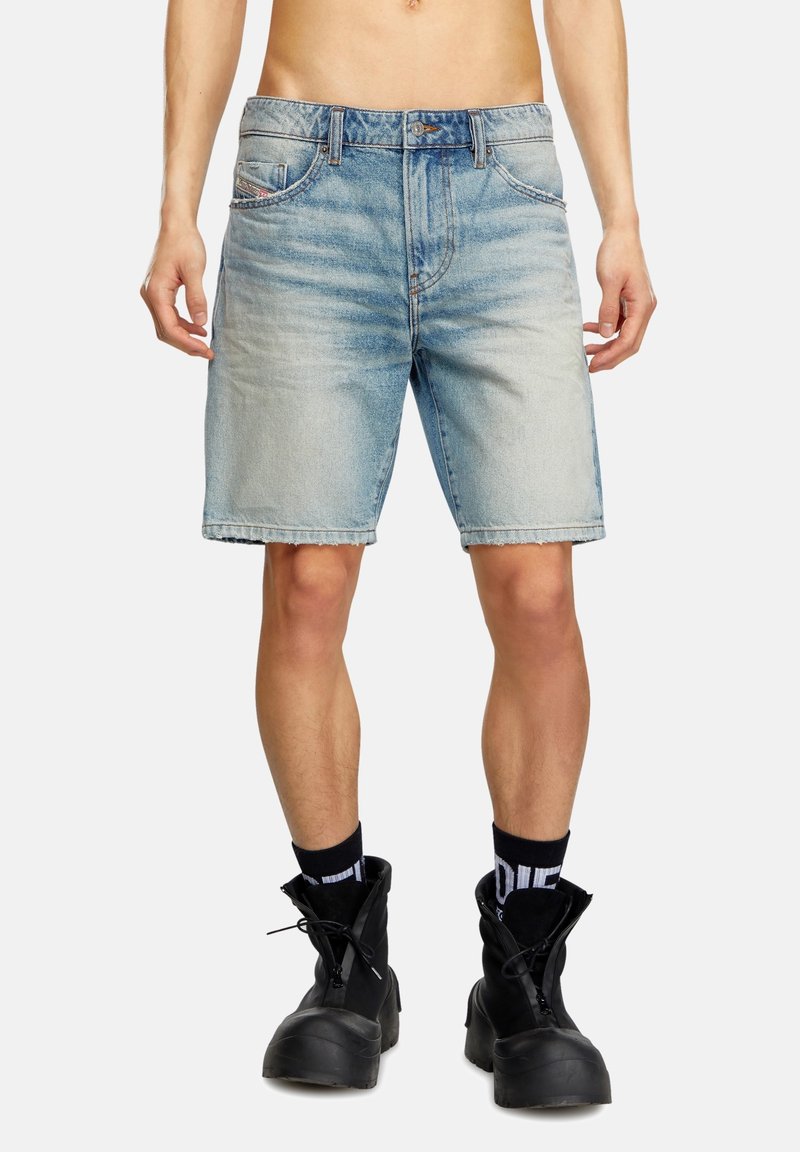Diesel D-FIN - Denim shorts - light blue - Zalando