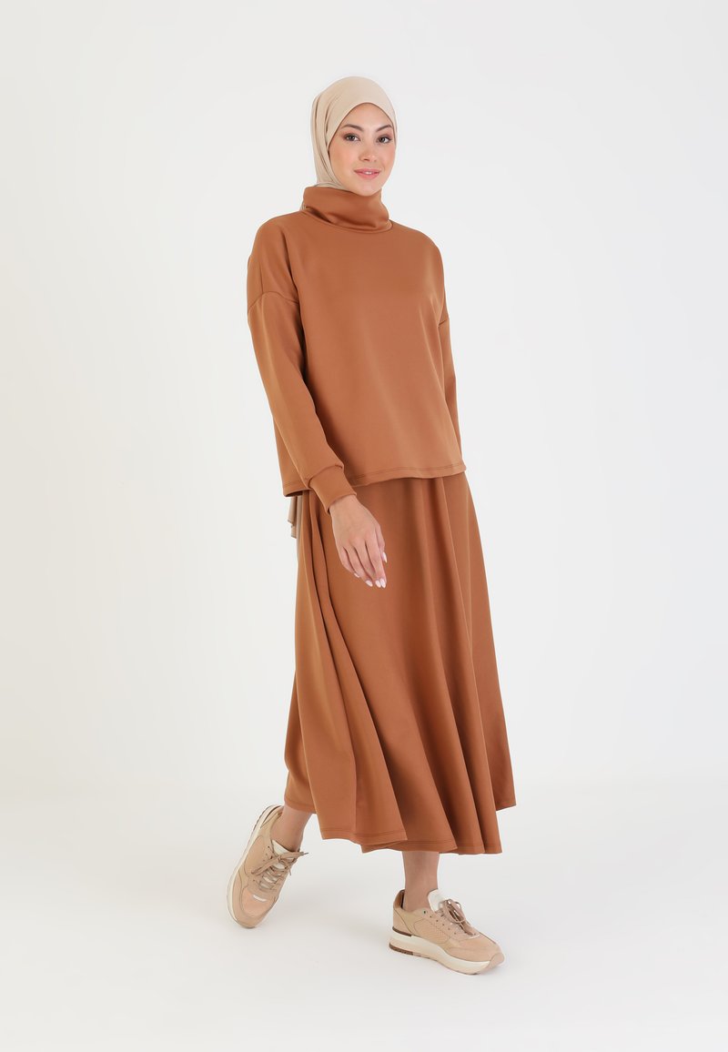 Modanisa TURTLE NECK BLOUSE & SKIRT SET - Maxi skirt - camel - Zalando.ie