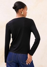 Lipsy REGULAR FIT - MILITARY BUTTON - Hosszú ujjú felső - black/fekete ...