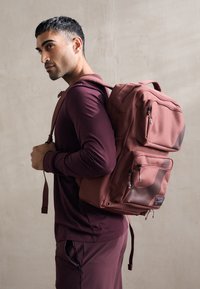 Nike Performance UTILITY - Rugzak - red sepia/black/koraalrood - Zalando.nl