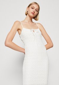 Gina Tricot GATHERED BUST STRAP DRESS - Freizeitkleid - offwhite ...