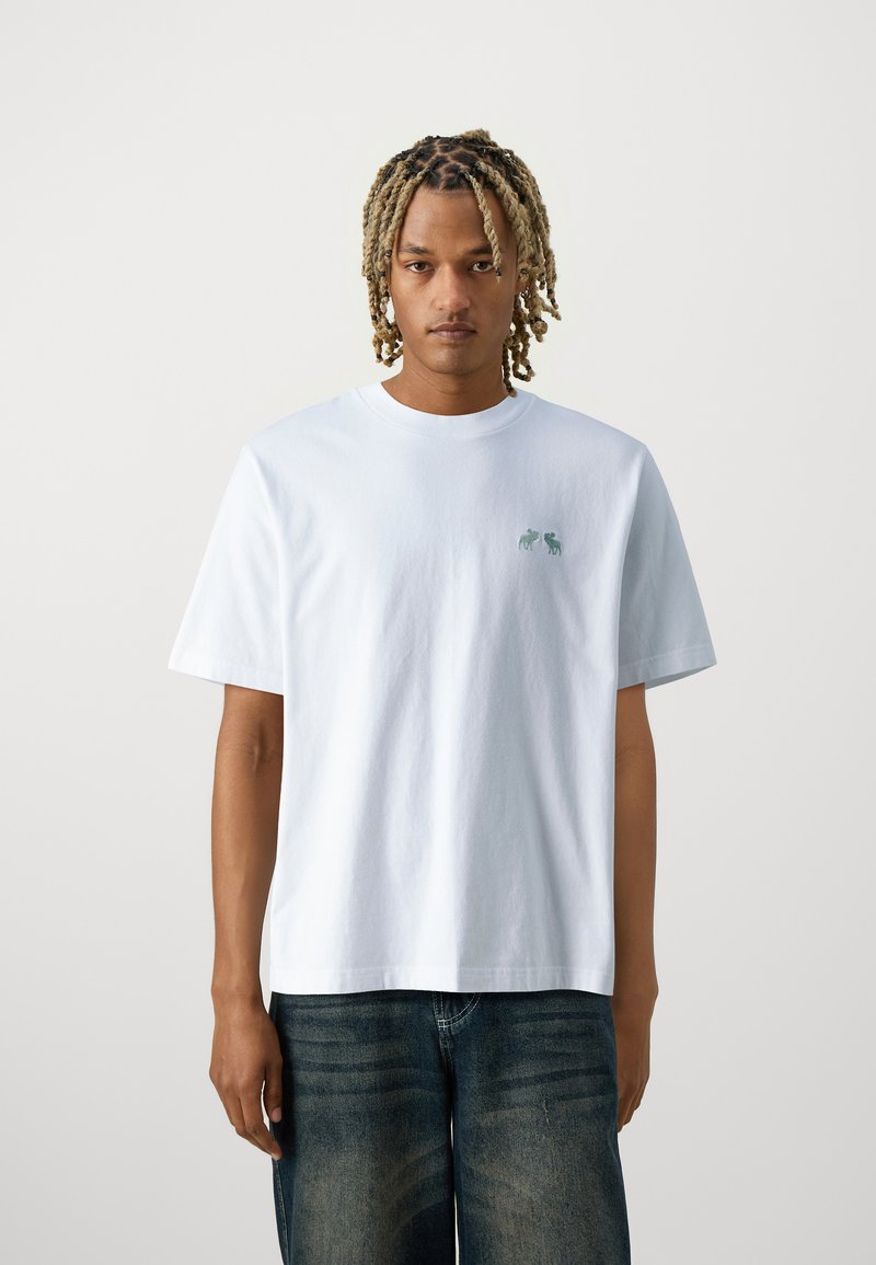 Abercrombie & Fitch KISSING MOOSE TEE - Basic T-shirt - bright white ...