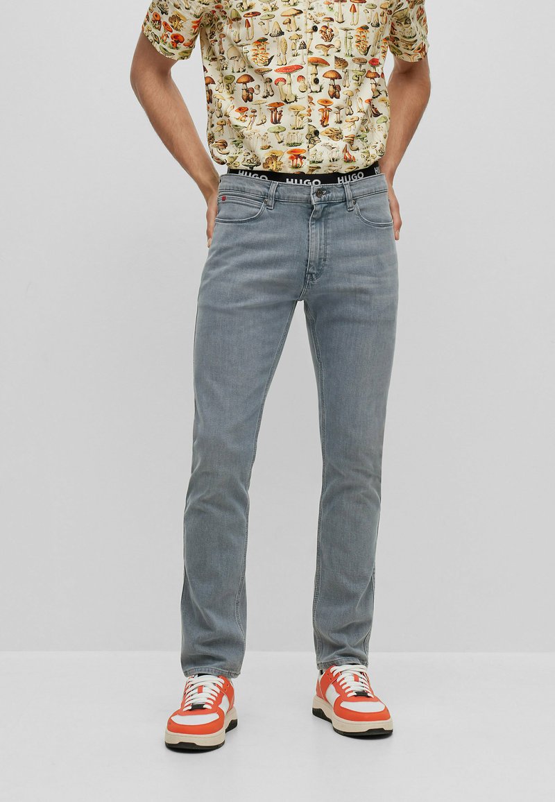 HUGO Jeans Slim Fit - silver/grey denim - Zalando.de