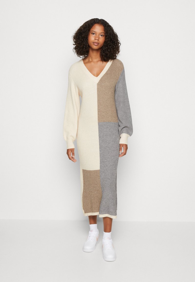 Object OBJMALENA DRESS - Stickad klänning - sandshell/fossil/beige ...