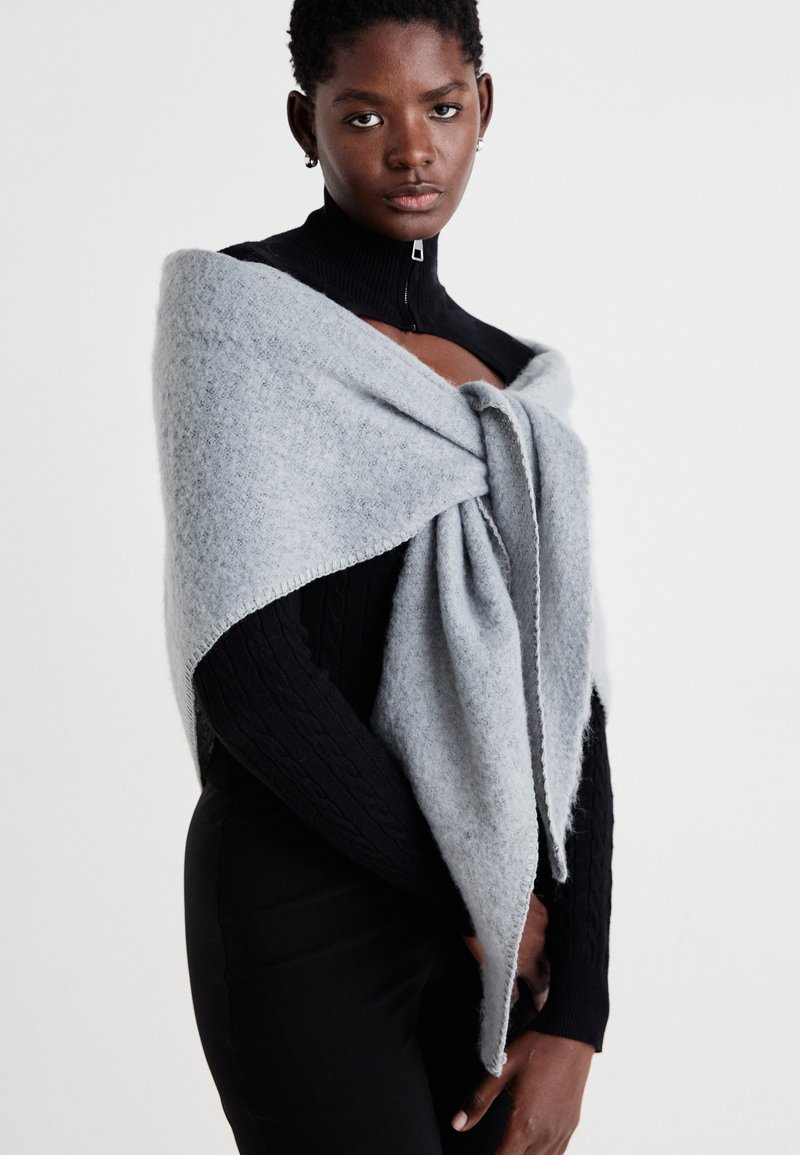 Vero Moda VMCALLY TRIANGLE SCARF - Foulard - medium grey melange/grigio ...