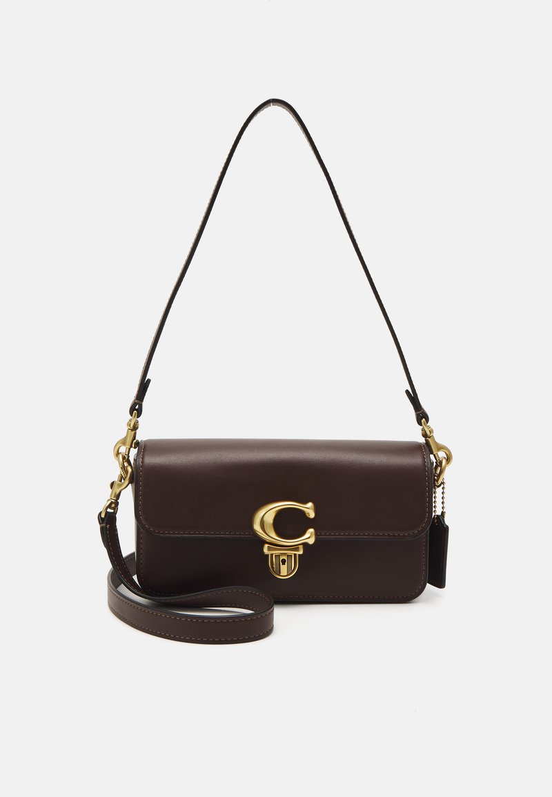 COACH GLOVETANNED STUDIO BAGUETTE BAG - Olkalaukku - maple/tummanruskea - Zalando.fi