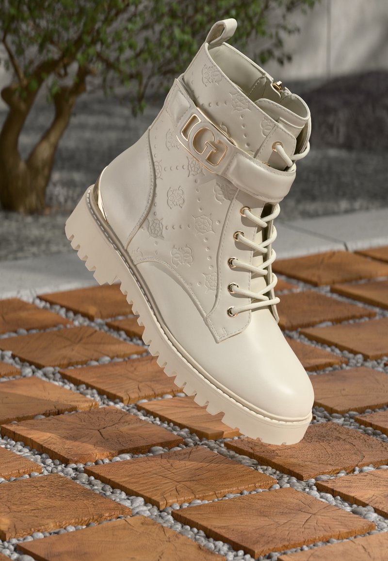Guess ORANDA - Botines con cordones - ivory/crema - Zalando.es
