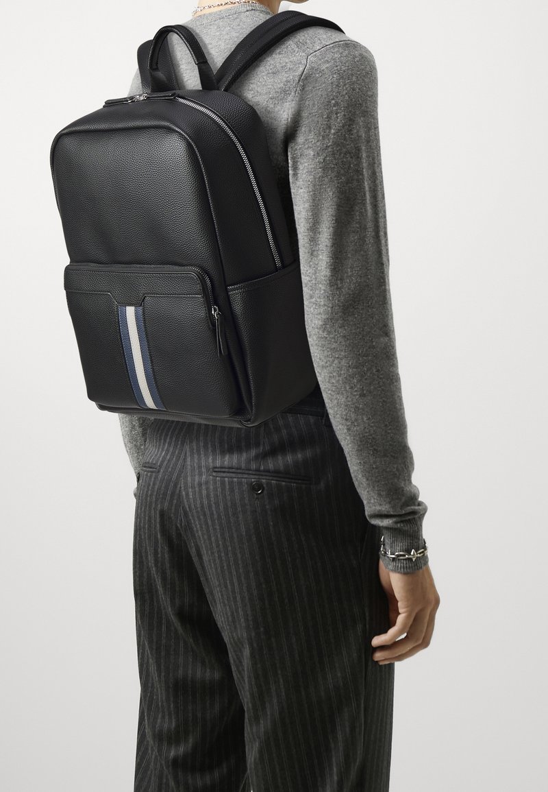 Pier One Mochila - black/negro - (Segunda mano) - Zalando.es