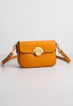 Bogner ZÜRS PAULA - Umhängetasche - darkyellow/senf - Zalando.de