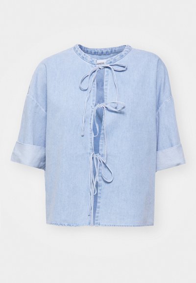 DESIGNERS REMIX EXCLUSIVE CHELSY TIE BLOUSE - Bluse - light denim/blue ...