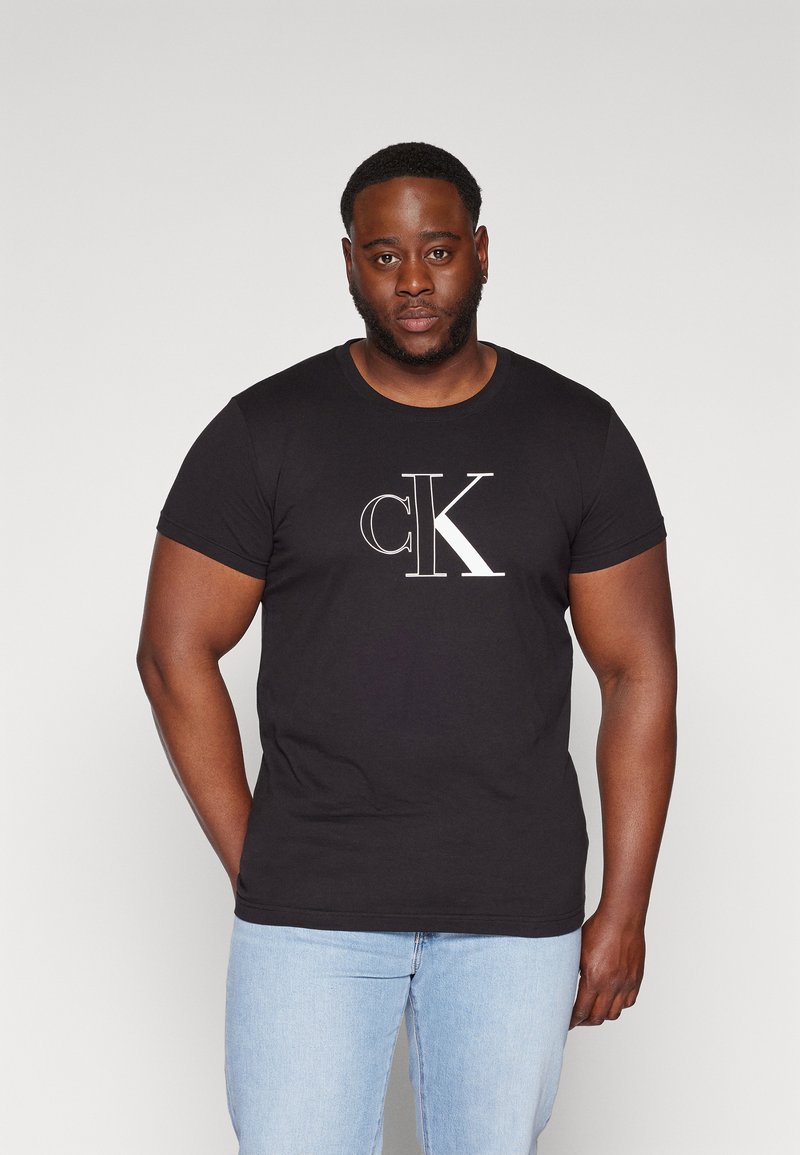 Calvin Klein Jeans Plus PLUS OUTLINE MONOLOGO TEE - T-shirt con stampa - black/nero - Zalando.it