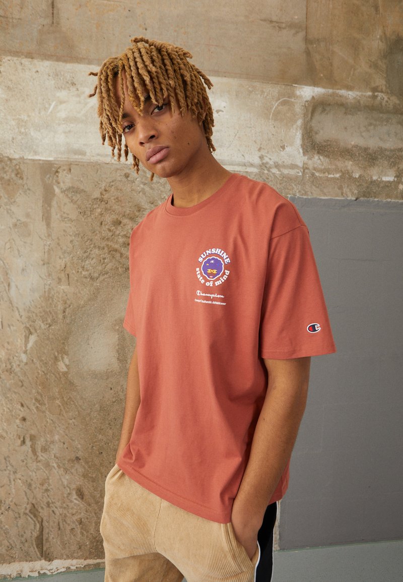 Champion Rochester CREWNECK - T-shirt con stampa - bay/marrone - Zalando.it