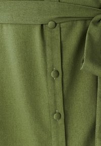 BWLDR LORI - Blusenkleid - olive green/oliv - Zalando