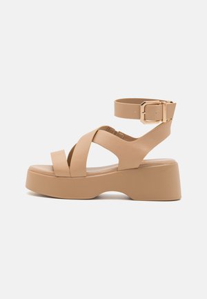 Clarks ALDA CROSS - Sandalen met plateauzool - sand/beige - Zalando.be