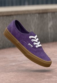Vans AUTHENTIC UNISEX - Sneakers low - gothic grape/lila - Zalando.ro