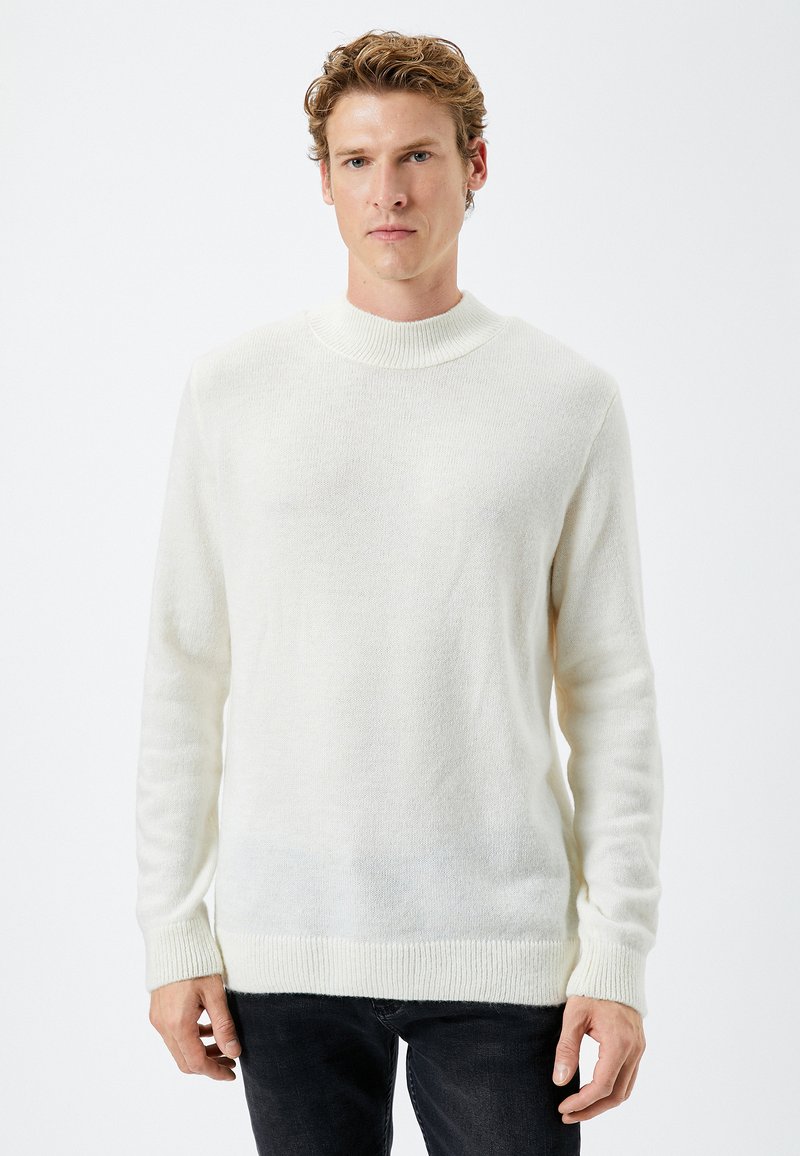 Koton BASIC WEAR HALF TURTLENECK - Jersey de punto - off-white/blanco ...