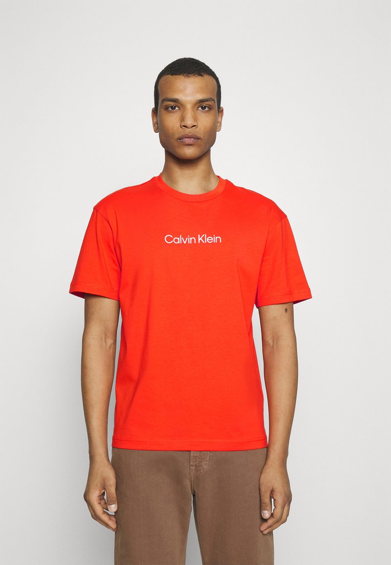 Calvin Klein HERO LOGO COMFORT - Basic T-shirt - spicy orange/orange - Zalando.co.uk
