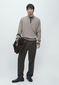 Massimo Dutti MOCK NECK WITH ZIP - Striktrøje - khaki - Zalando.dk
