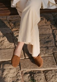 BALAGAN MALBEN - Bailarinas - caramel velvet/camel - Zalando.es