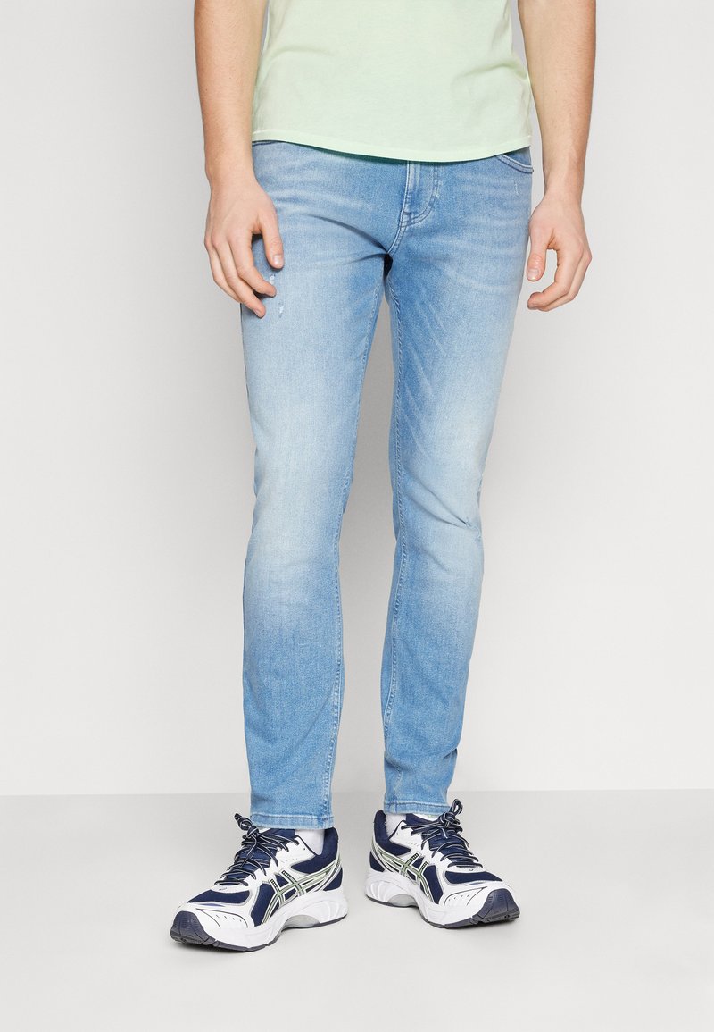 Tommy Jeans AUSTIN SLIM TAPERED - Jeans Tapered Fit - denim medium/blue ...