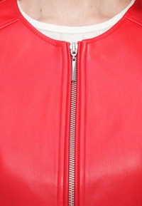 ONLY ONLSARAMY JACKET - Veste en similicuir - barbados cherry/rouge ...