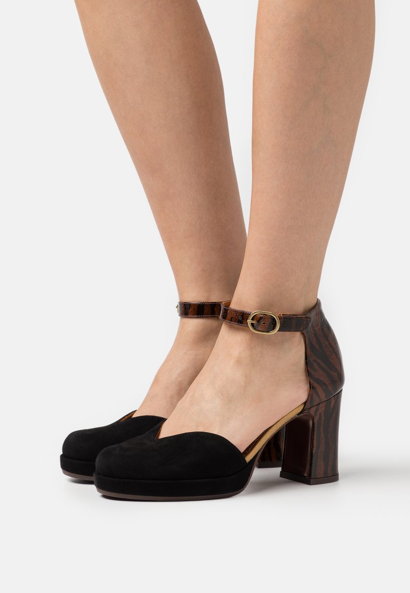 Chie Mihara DAMAHO - Plateaupumps - black/castaño/bronce/schwarz ...